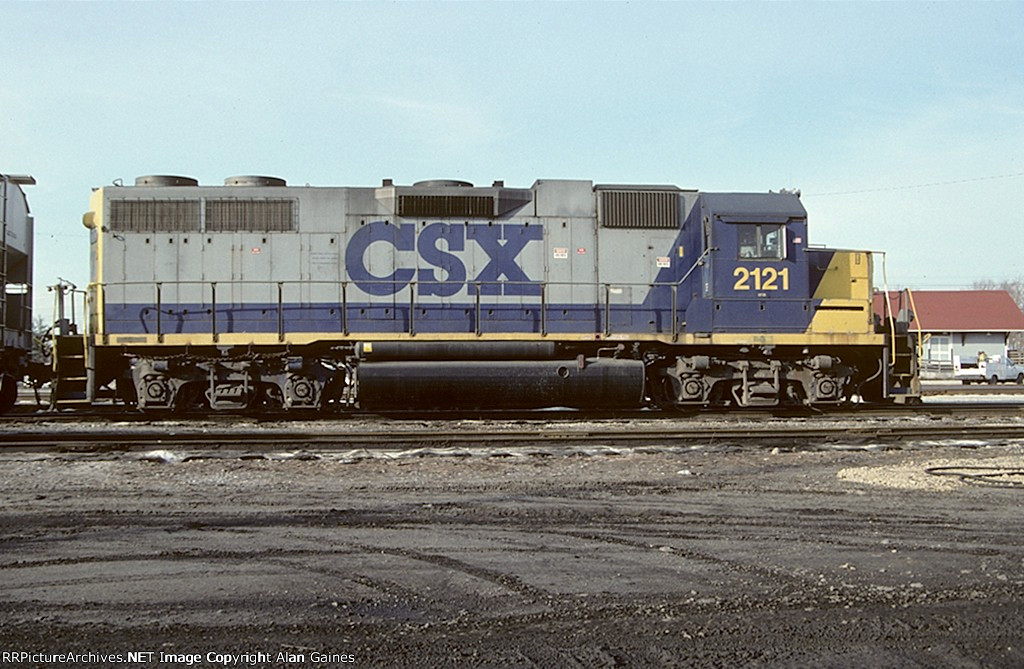 CSX GP38 2121